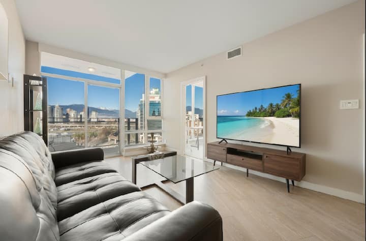 Breathtaking 1b+1den Condo/sinceworld - Vancouver