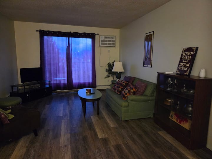 Medicine Hat, Ideal For Work Crews! - Medicine Hat