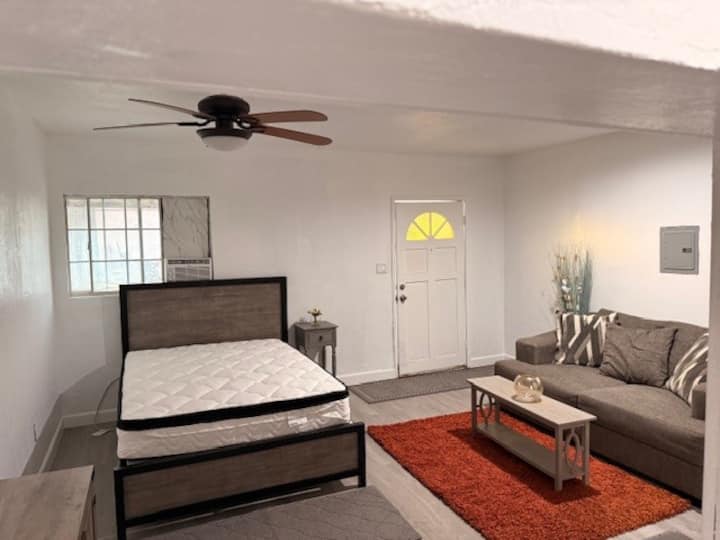 Private Guest Studio With Kitchen & Bathroom. - Chino, CA