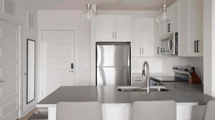 Landing | Stunning 1bd, Pool, Game Room - Knoxville, TN