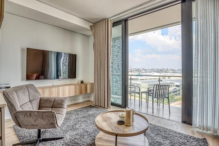 Golden Sunrise Suite at The Ellipse Waterfall - Apartments for Rent in ...