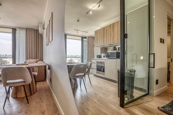 Golden Sunrise Suite at The Ellipse Waterfall - Apartments for Rent in ...