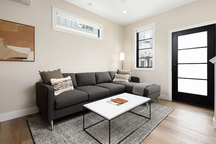 Hamilton Place - Entire Complex: Sleeps 60 - Traverse City, MI