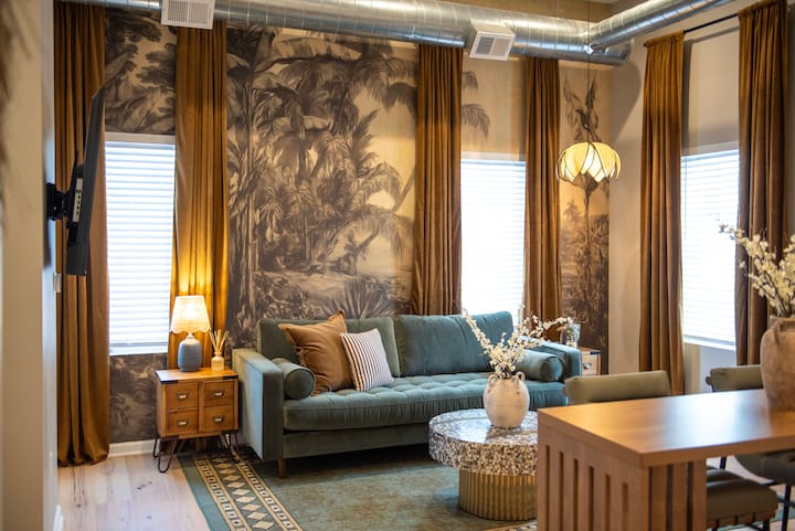 Calm Couples Retreat | Designer Condo | No Stairs - Pittsburgh, PA