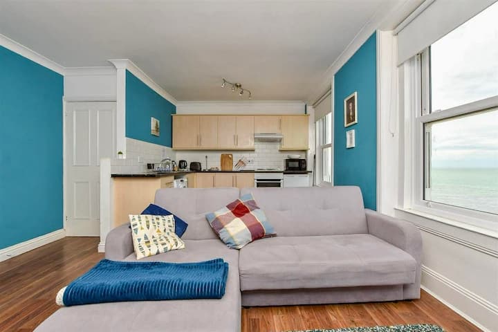 Margate Sea Views, New Flat, Beach & Cafés Centre! - Margate