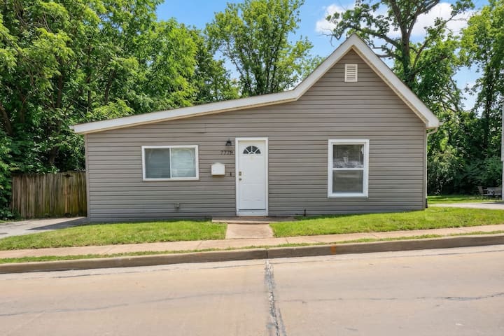 Charming Maplewood Home Near Shops - Kirkwood, MO