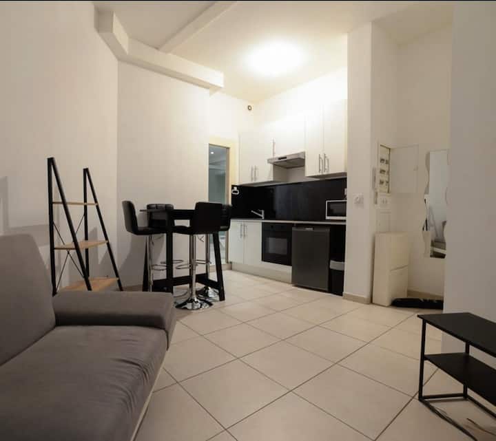 Studio Au Cœur Du Village - Charleval