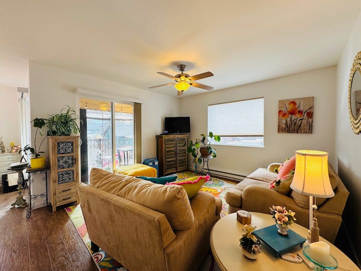 The Carriage House 5 Minutes To Downtown! - Colorado Springs, CO