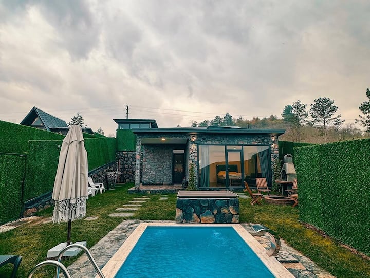 ÖZel Havuzlu | Jakuzili & Göl Manzaralı Taş Ev - Sapanca