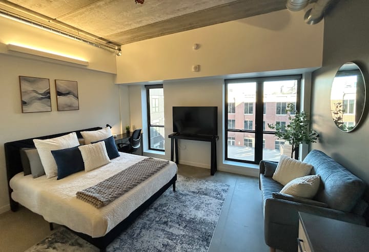 *New* Peaceful Studio In East Village - Des Moines, IA