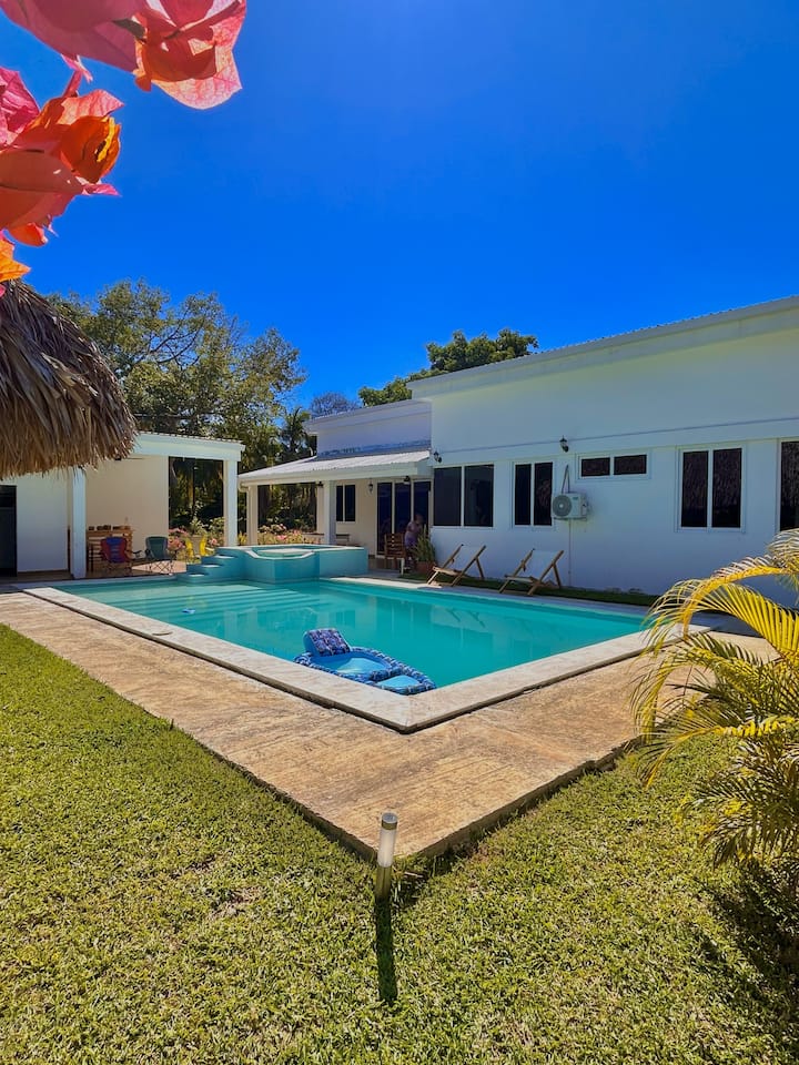 Casa De Policarpo 
 Las Veraneras, Sonsonate - Los Cóbanos