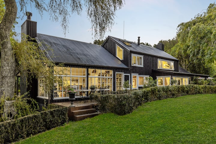 Country Lodge Clevedon - Whole Estate & Gardens. - Clevedon