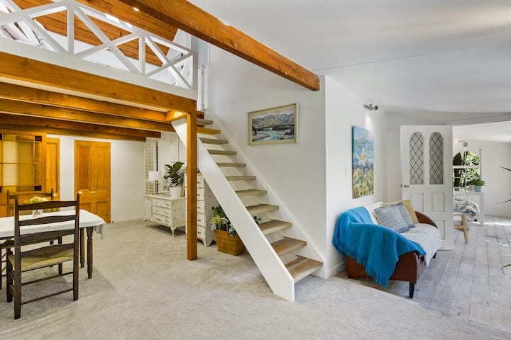 Country Lily Pond Get Away - Clevedon