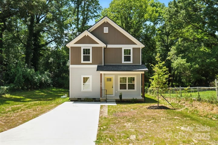 Minutes To Uptown & Airport | Modern 4br Home - Charlotte