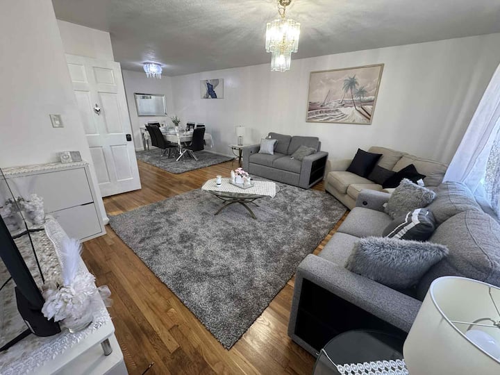 Cozy 3br Apartment W/ Park Steps To Train To Nyc - Bayonne, NJ