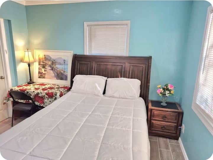 South Wichita Retreat: Private Room And Workspace - Wichita, KS