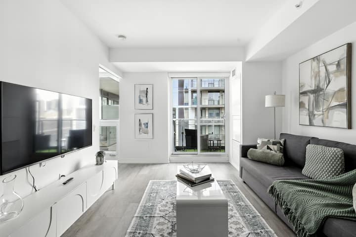 Modern Escape | Dining, Shopping & Transit Nearby - Toronto, ON