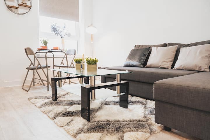 Top Floor 1-bed Flat | Private Parking | Wishaw - Motherwell