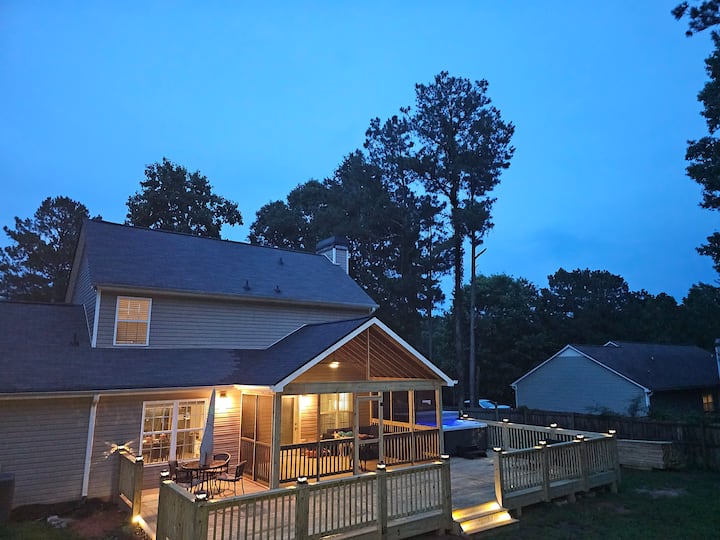 Whole House With Hottub Pool King Beds Huge Deck! - Fort Yargo State Park, Winder
