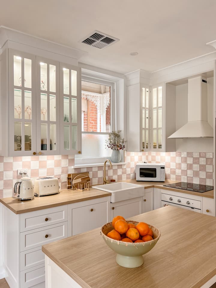 Royce's - Wentworth - Wentworth