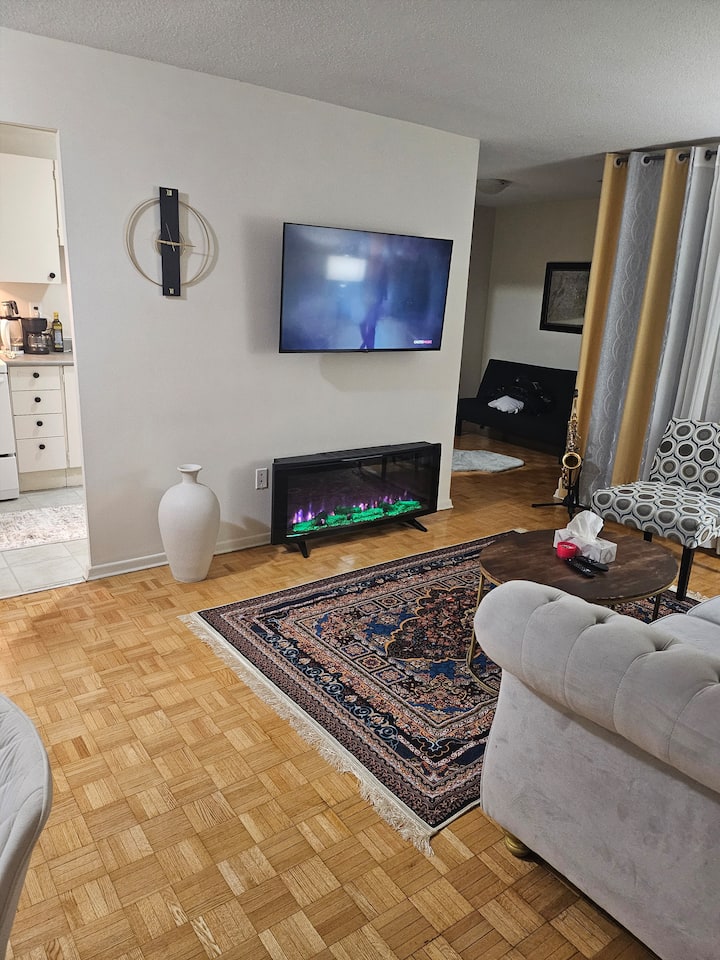 One Big Bed Room Pluse Den. - Markham, Canada