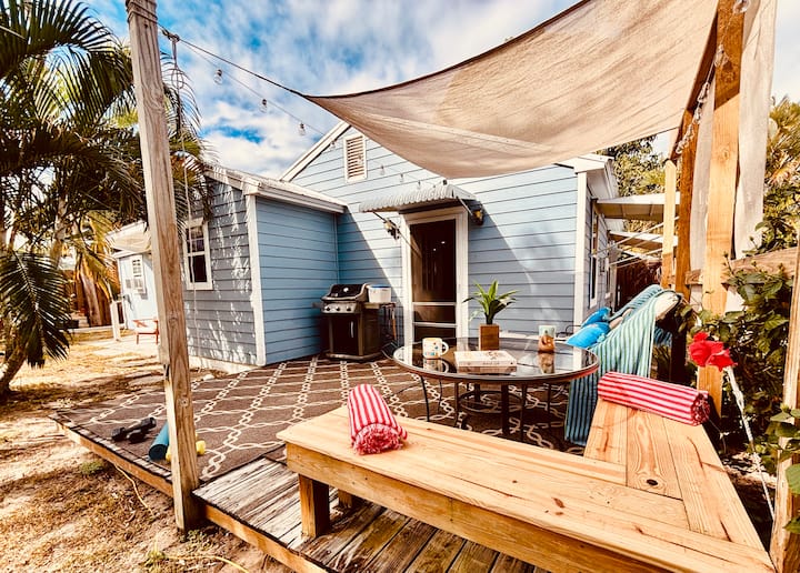 Boho Jensen Beach Cottage Sleep 6/park Boat/fish - Stuart, FL