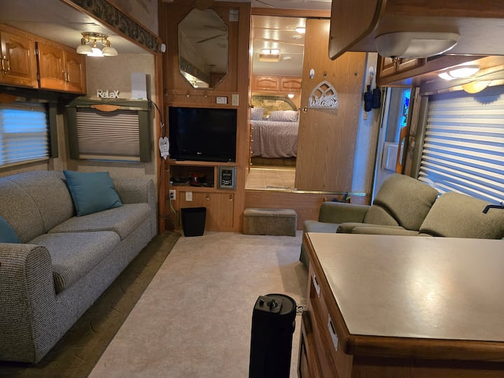 Comfortable Rv In A Farm - Parksville