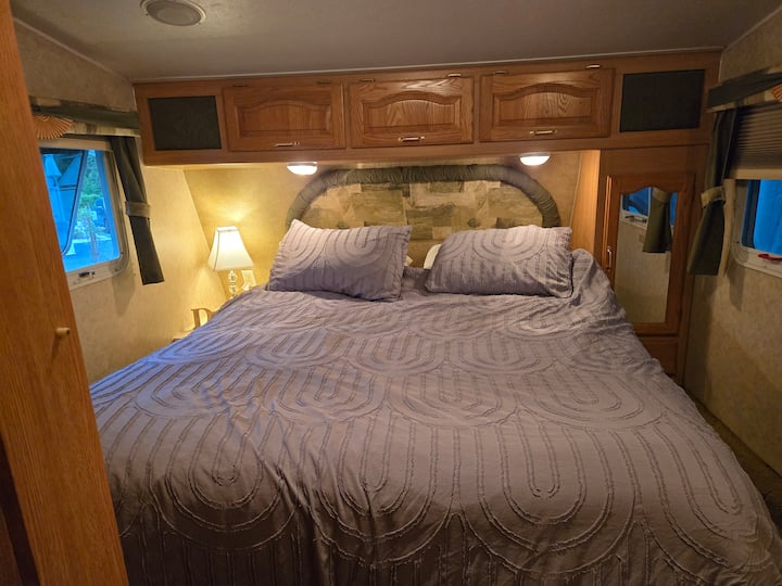 Comfortable Rv In A Farm - Parksville