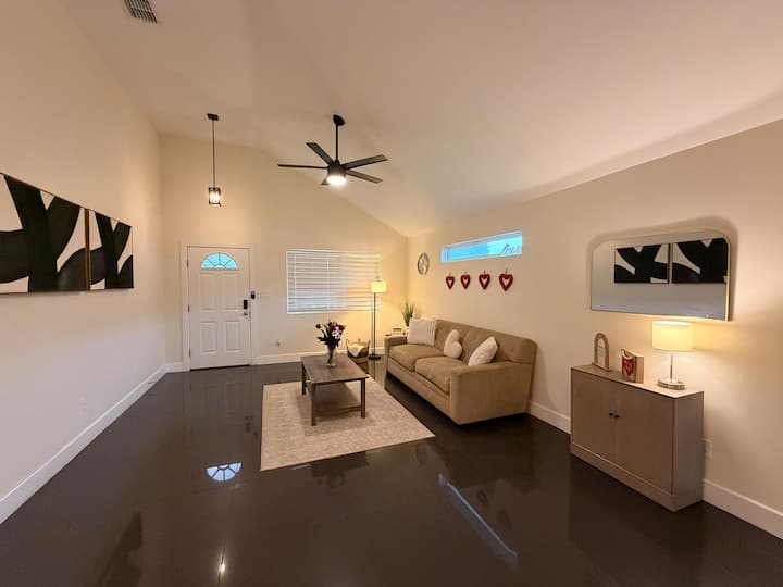 Central Mcallen Home - Comfort And Style - McAllen, TX