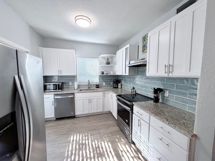 Downtown Double Decker-walking Distance To Stadium - Jacksonville, FL