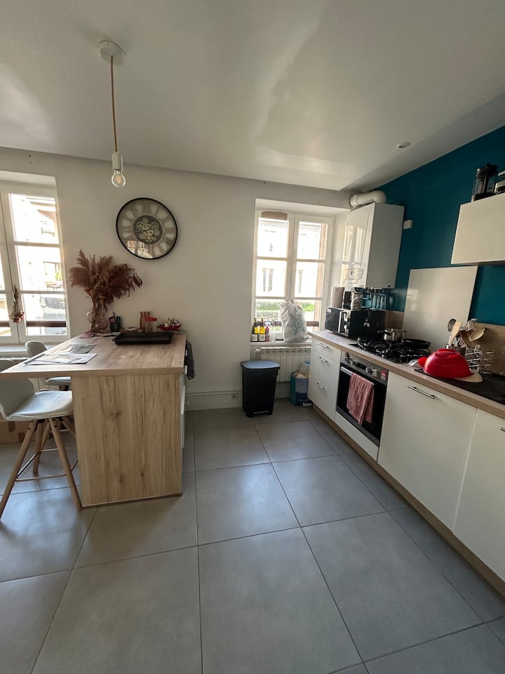 Apparemment Dans Le Centre De Tain (2 Chambres) - Tain-l'Hermitage