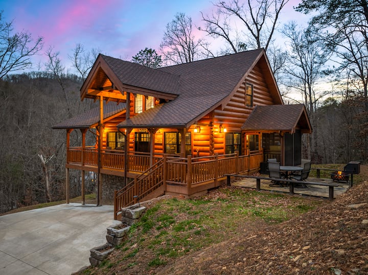 Luxury Retreat · Prime Location · Hot Tub · Pond - Sky Rider, Pigeon Forge