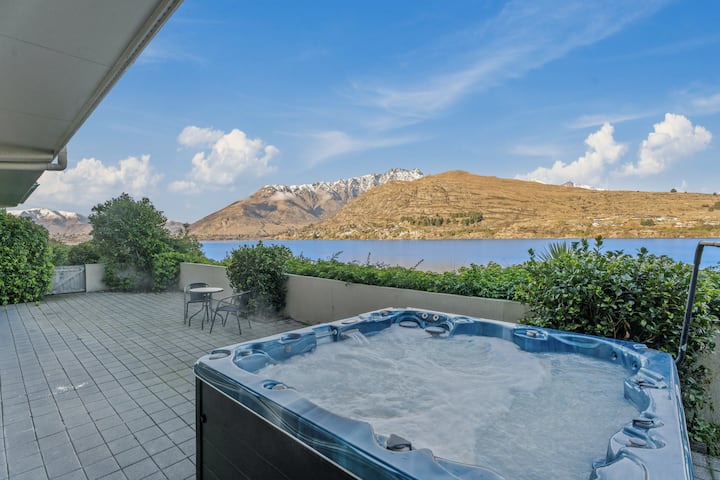 Huge Lakeside Retreat | Spa | Panoramic View - Queenstown, New Zealand