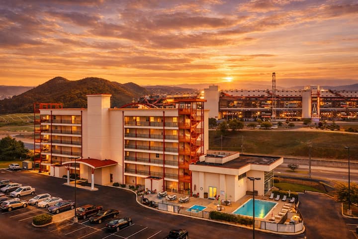 It’s Bristol, Baby! Walk To The Track | Sleeps 6 - 布里斯托爾