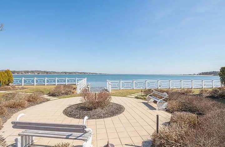 Spacious Waterfront Condo - The Hamptons, NY