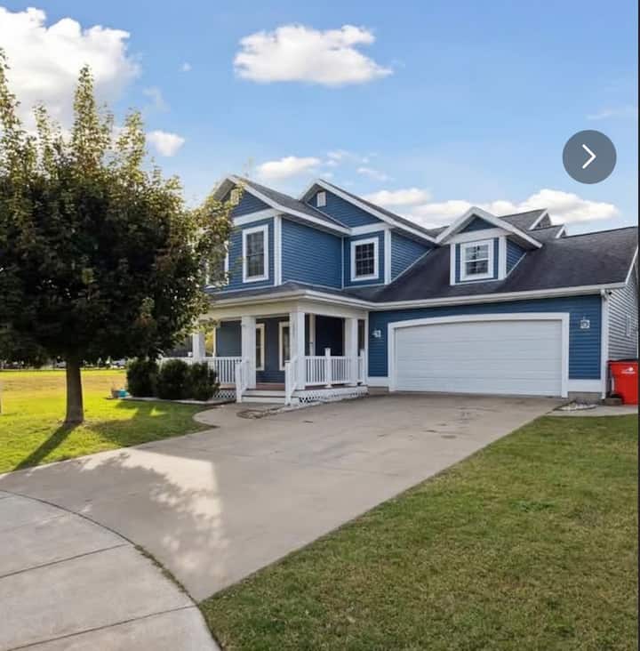 The Blue Market Manor - Benton Harbor