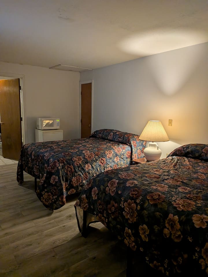 Cozy & Convenient Richford, Vt (Room #23) - Sutton