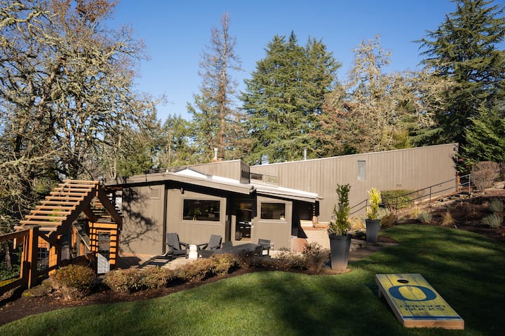 Luxury Mid-century | Gourmet Kitchen | Near Campus - Eugene, OR