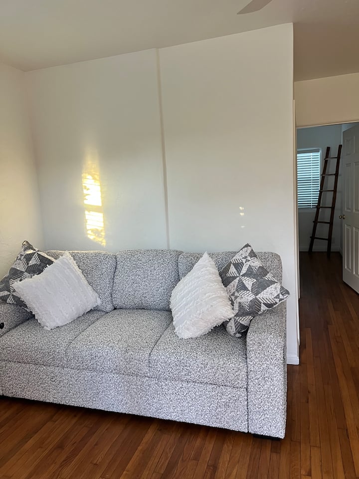 Cute Bedroom Cottage Close To Beach (Honey) - San Diego, CA