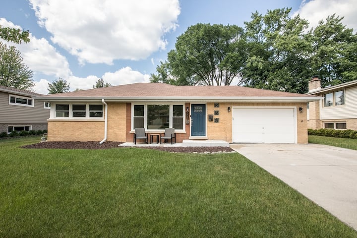 Cozy Arlington Heights Home | Near Chicago - Arlington Heights, IL