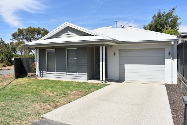 Modern & Bright Home In Central Ballarat! - Ballarat