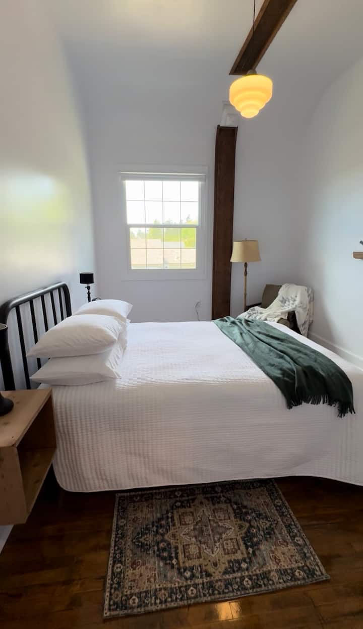 Vasa Hall - Forest Suite - Aberdeen, WA