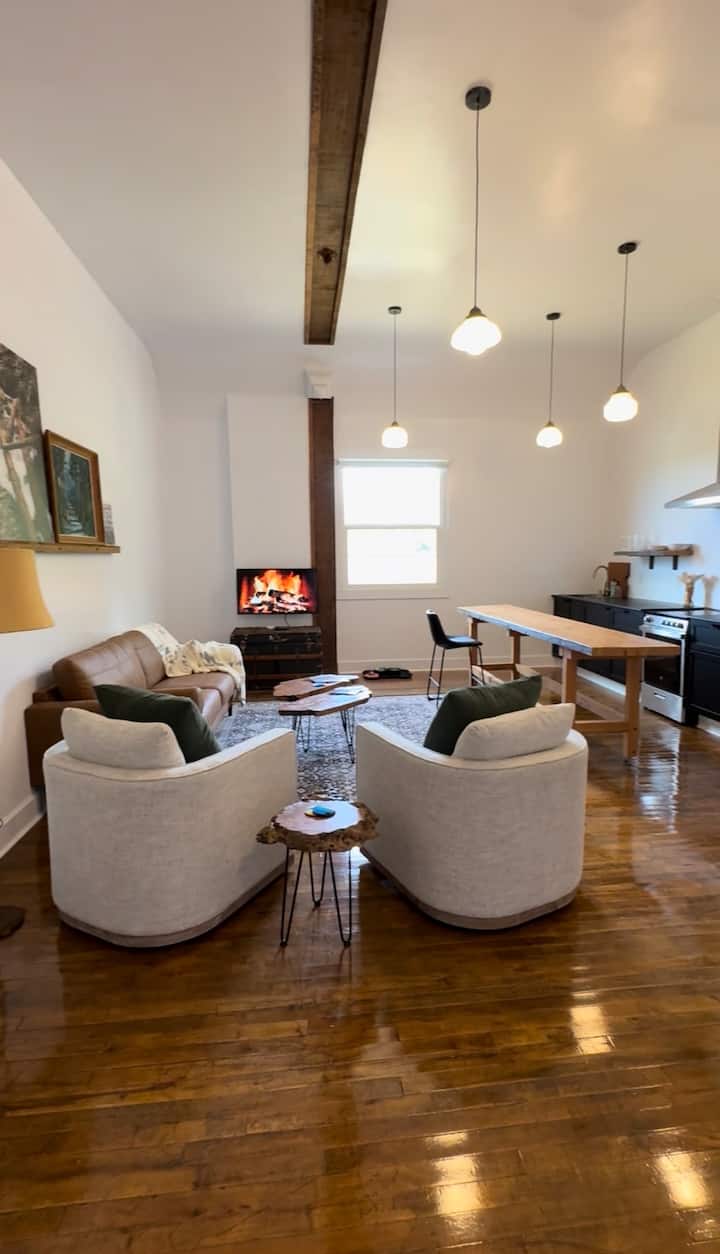 Vasa Hall - Forest Suite - Aberdeen, WA