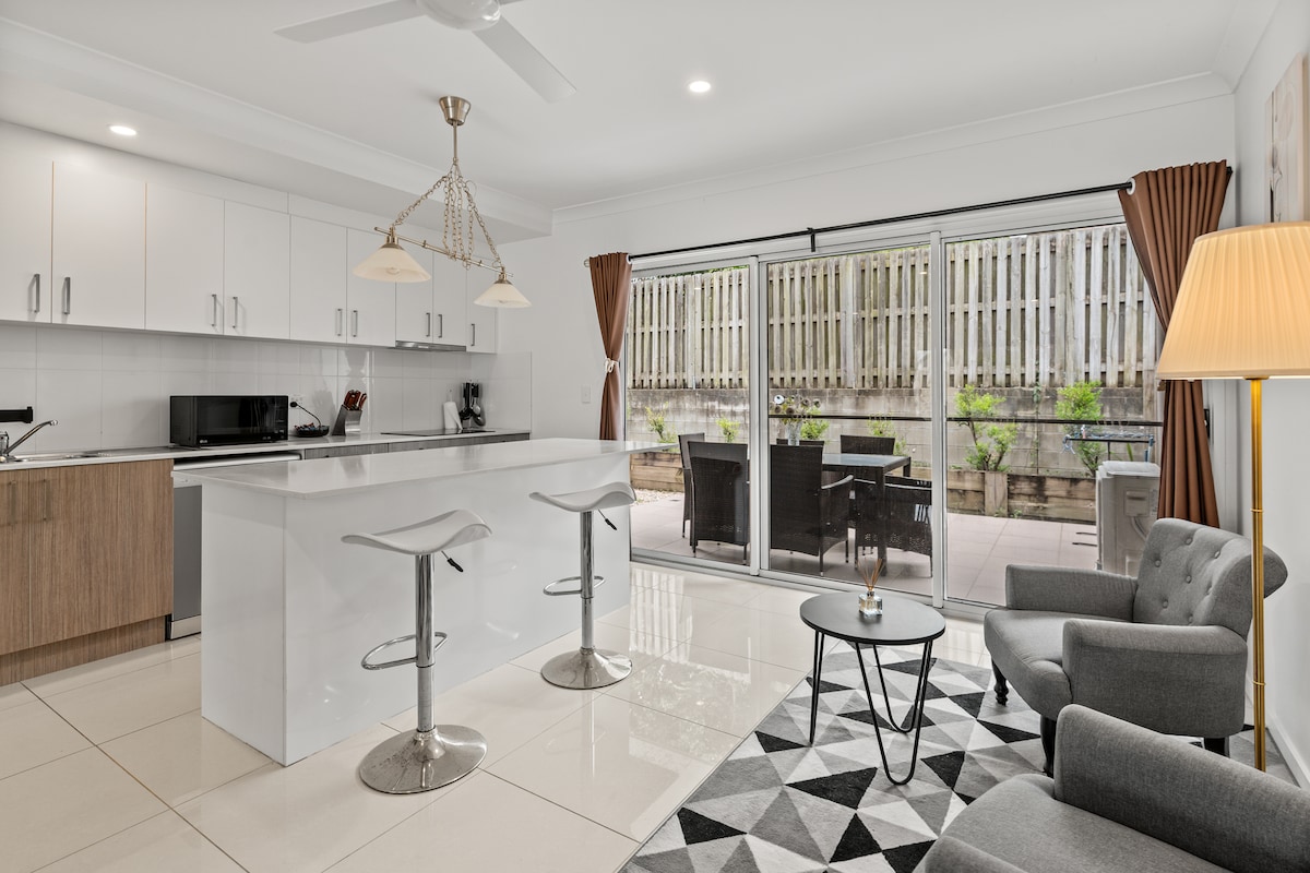 Near Logan Hospital & Train | Relaxing 3BR Escape - Houses for Rent in ...