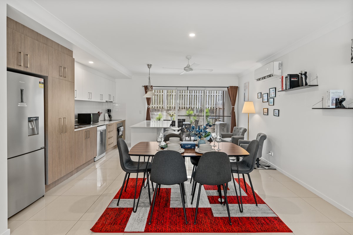 Near Logan Hospital & Train | Relaxing 3BR Escape - Houses for Rent in ...