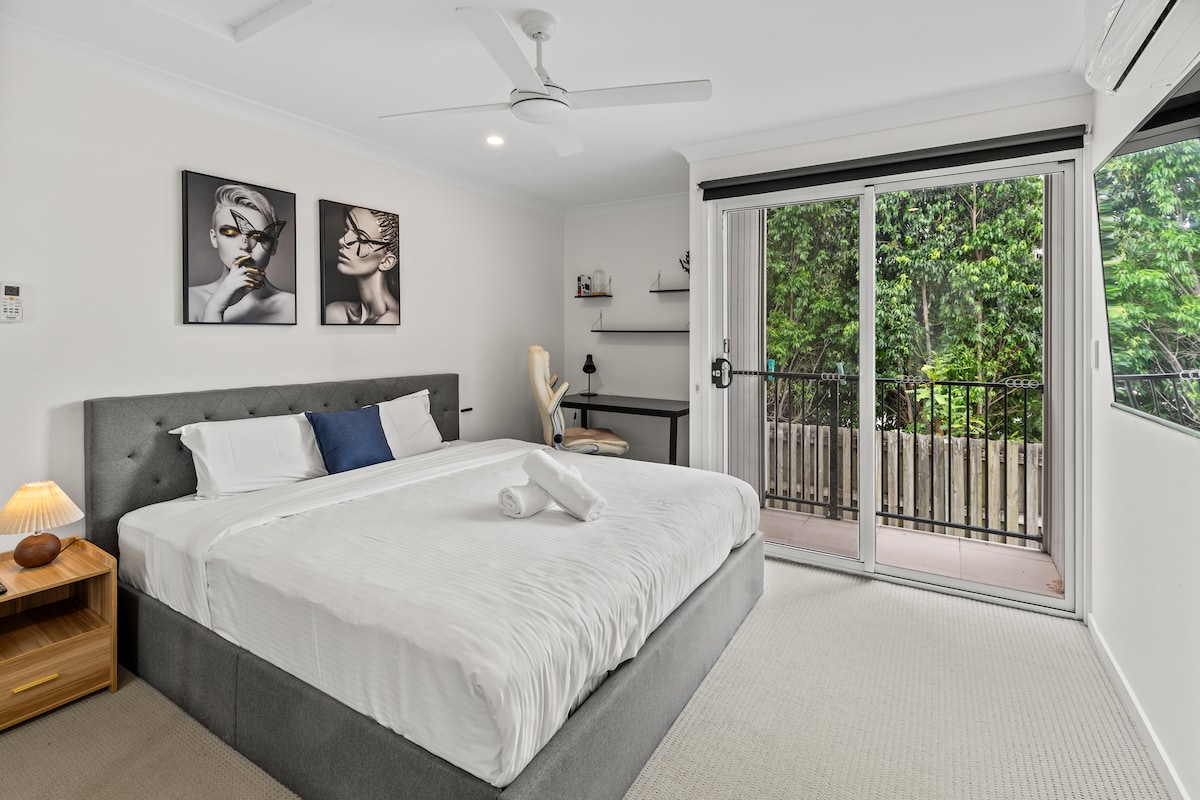 Near Logan Hospital & Train | Relaxing 3BR Escape - Houses for Rent in ...