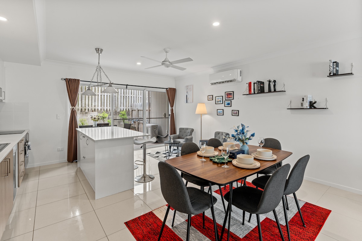 Near Logan Hospital & Train | Relaxing 3BR Escape - Houses for Rent in ...