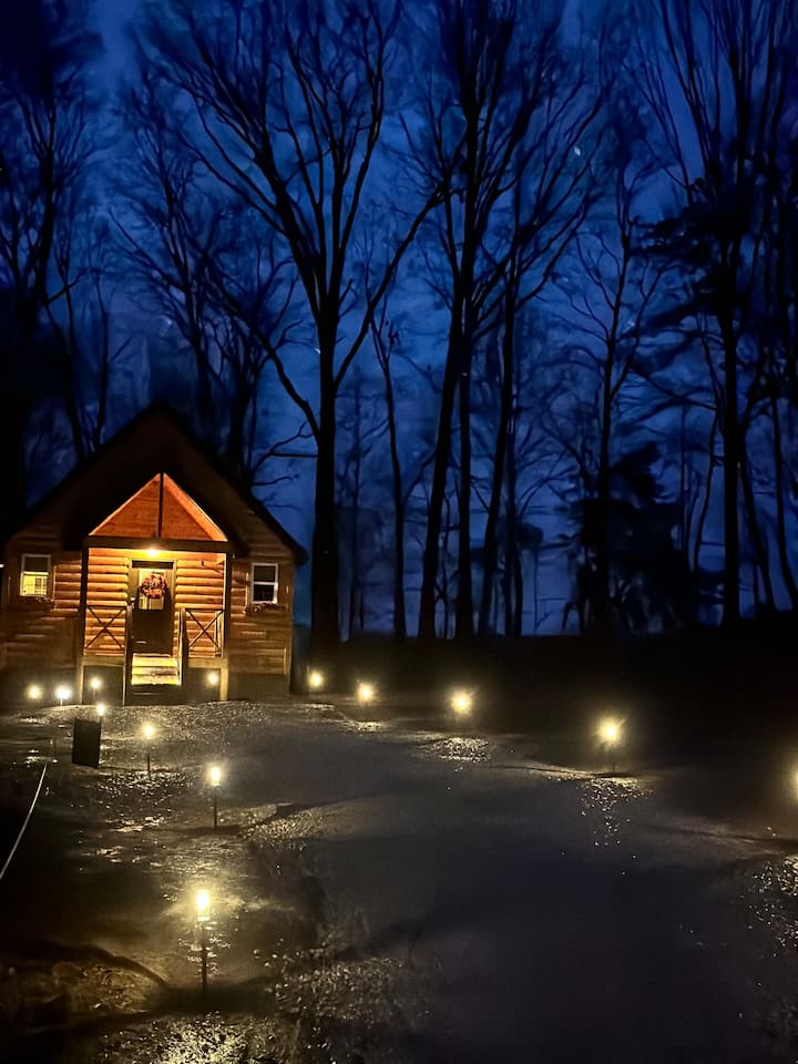 The Paddock | New Boutique Cabin Easy I-75 Access! - Splash Pad, Manchester