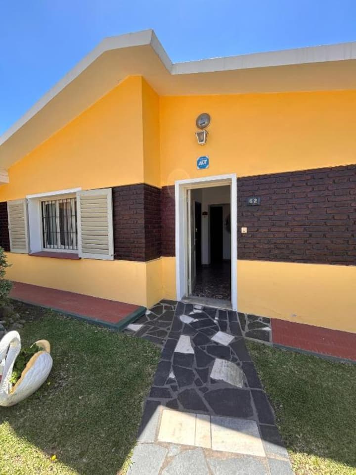 Casa Hikari Frente A Las Sierras Cordobesas - La Falda