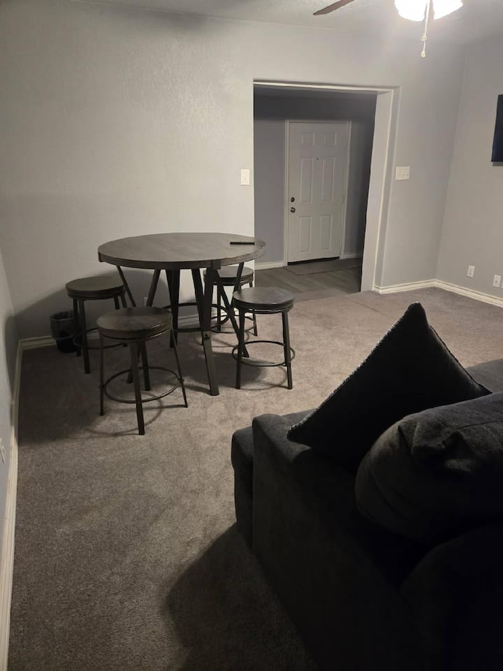 Spacious Family Home - Hooks, TX